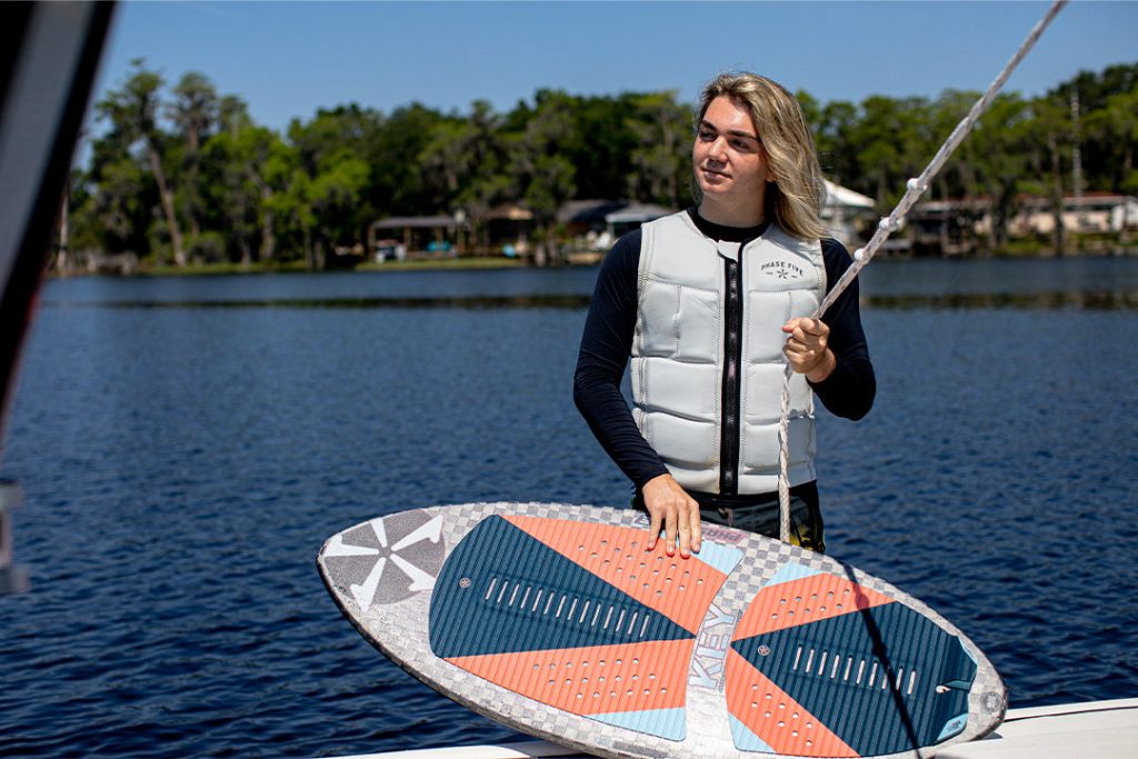 Wakesurfing vs Wakeboarding - Which Water Sport is Right For You? - Wakeboard Traveller