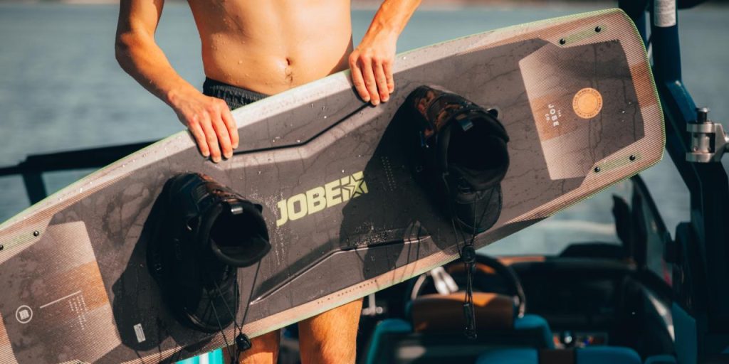 What Size Wakeboard Do I Need? - Check size chart - Wakeboard Traveller